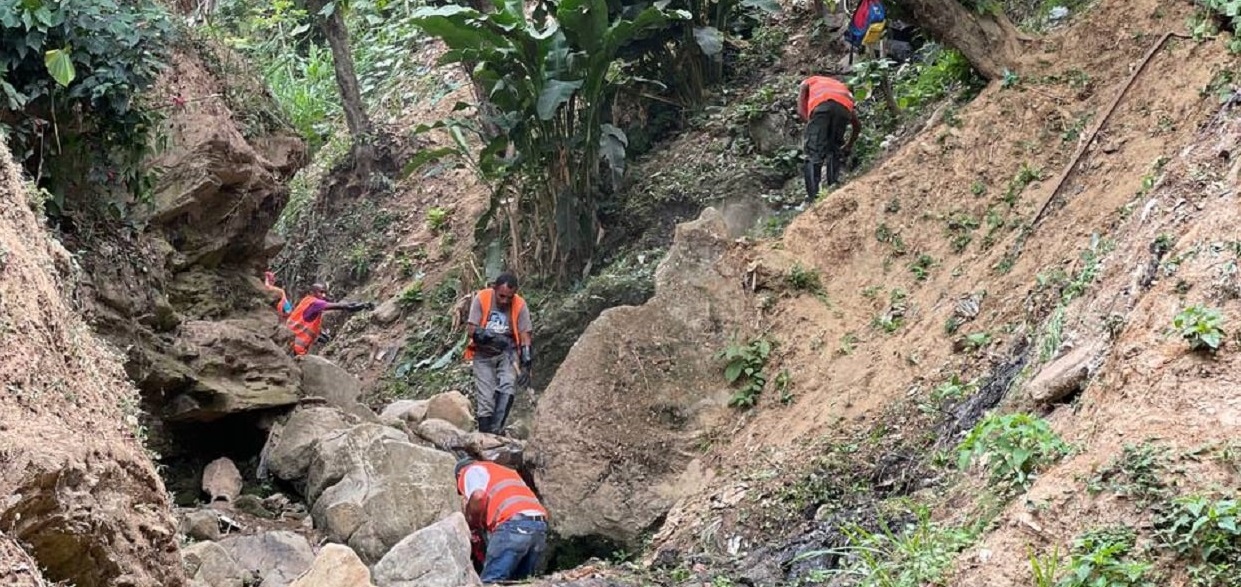 Supervisan en Caracas plan de mantenimiento de quebradas
