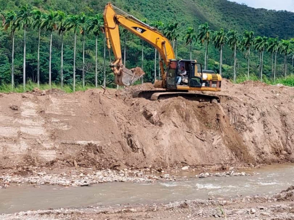 Avanzan trabajos de dragado y rectificación del Río Tuy en Revenga, Aragua