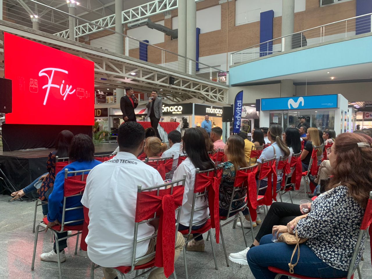 Fix inauguró su primera sede en el C.C. Cristal