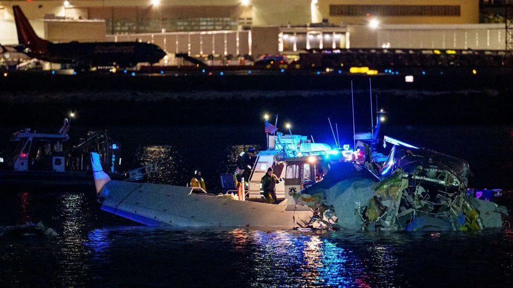 Accidente aéreo en Washington DC: Cerca de 300 socorristas están en ... Accidente aéreo en Washington DC: Cerca de 300 socorristas están en ...