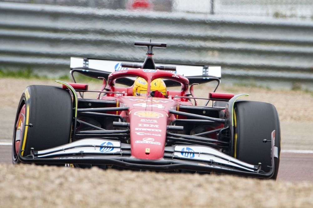 F1: Hamilton prueba el SF-25, su primer Ferrari